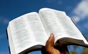 NIV vs. NKJV: Comparing Bible Translations - Best Bible Commentaries