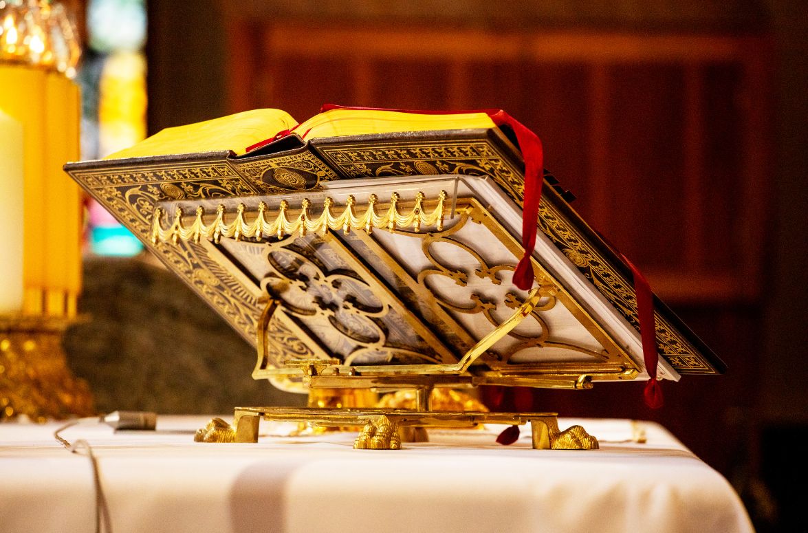 What Is a Homily? - Best Bible Commentaries