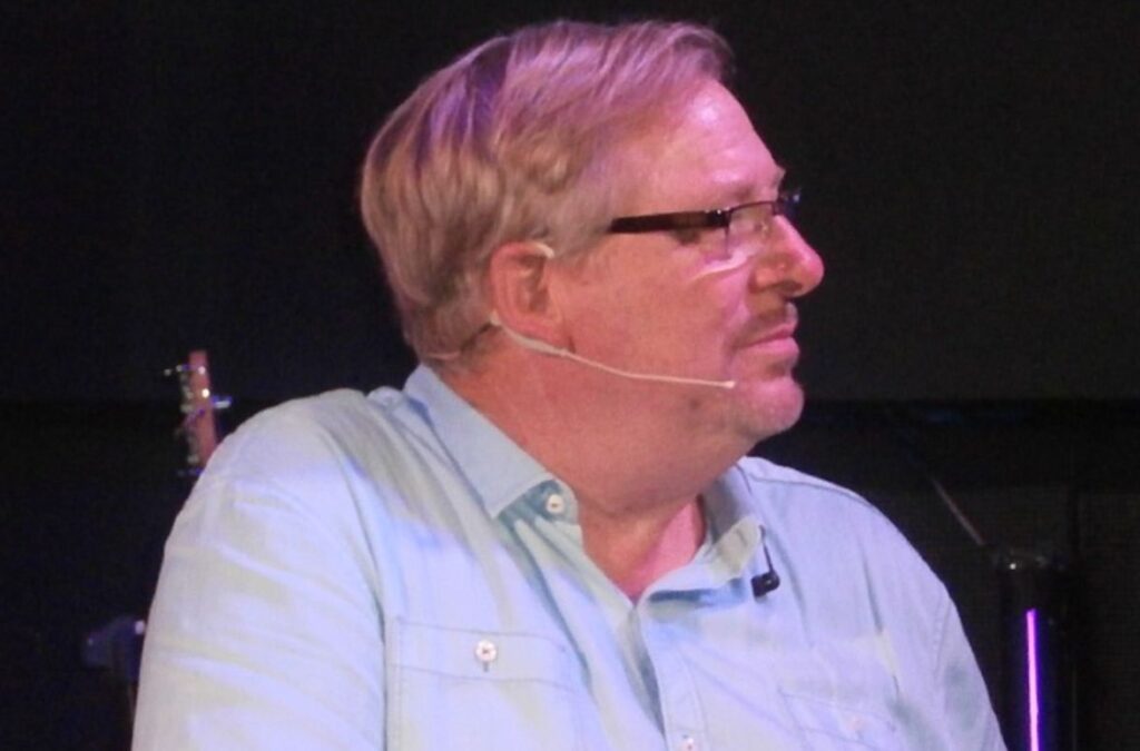9 Reasons People Love Rick Warren's Sermons - Best Bible Commentaries